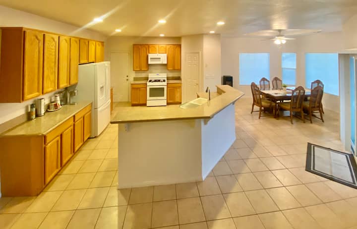 Centrally Located Family Home In Victorville - Victorville, CA