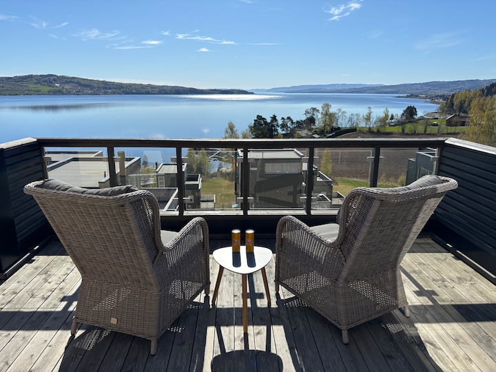 Moderne Funkishus Med Panorama Utsikt Over Mjøsa - Norway
