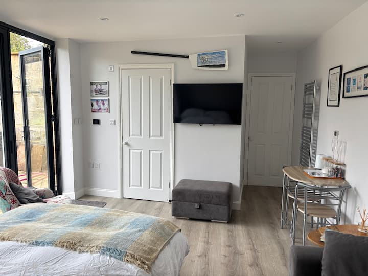 Garden Annexe With Private Hot Tub & Gym - Bath