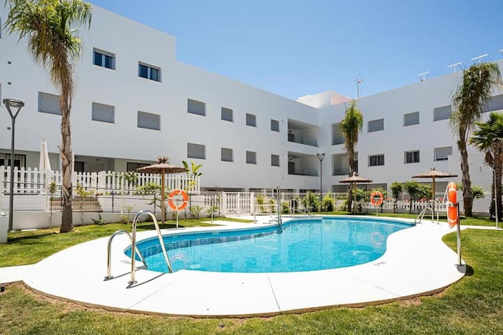 Con Parking Y Piscina, 300 Metros De La Playa - Conil de la Frontera