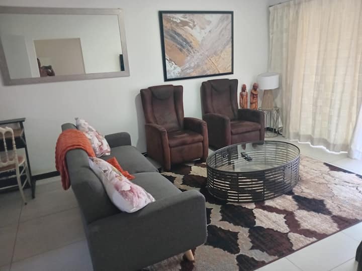 5 Star Comfortable, Clean 3-bed Family Nestle - Midrand