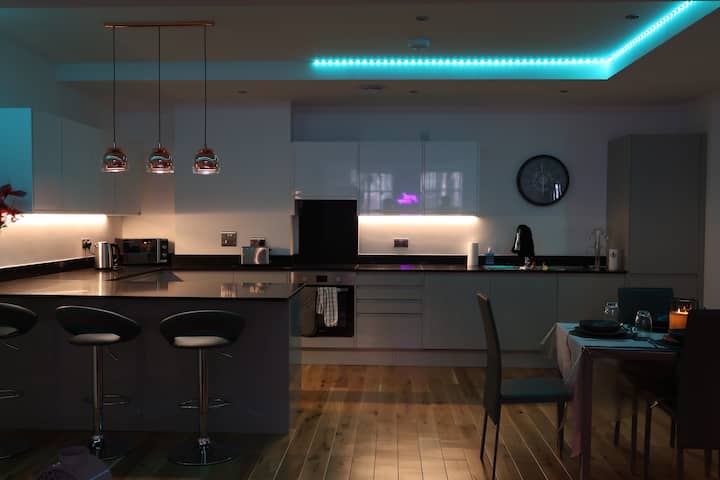 Modern House In Birmingham - Birmingham