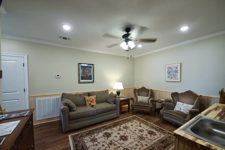 Lucky Oaks Cottage - Laurel, MS