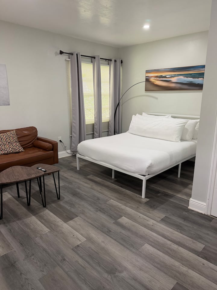 Cruise Ready Studio - 30 Mins To Ports. - Miami, FL