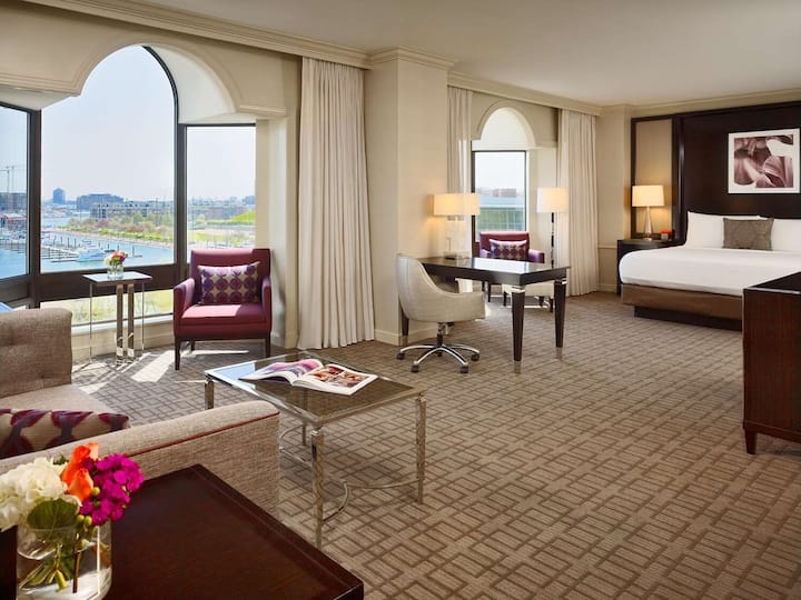 Travel Destination! Pet-friendly, W/ Pool - Baltimore, MD