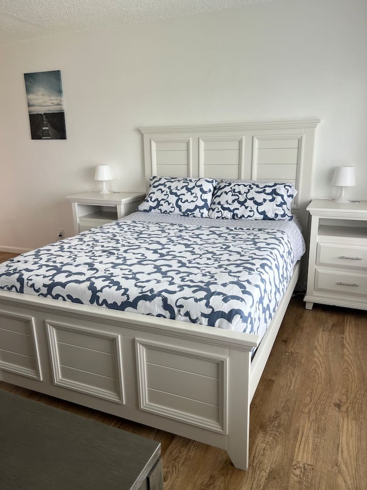Cute Oceanfront Studio, Steps To Beach! (Marina) - San Diego, CA