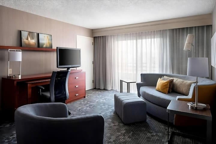 Affordable Getaway! Minutes From Redondo Beach - Carson, CA