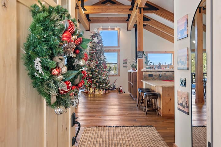 Christmas In Truckee (Decor In Dec Only) - Truckee, CA