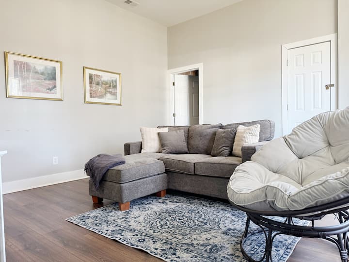 Washington B | Queen 1bd/1ba Apt In Downtown Ev - Evansville, IN