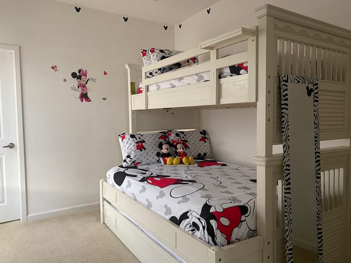Mickey Themed Suite Just 15 Mins From Disney! - Kissimmee