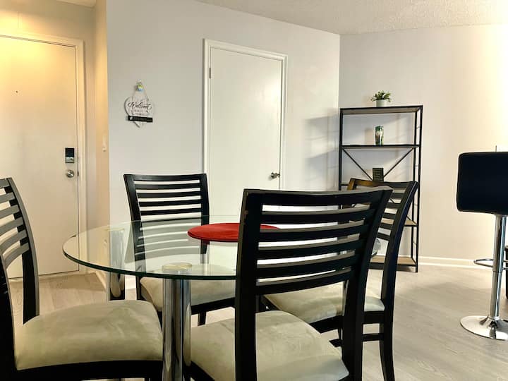2 Bedroom Illuminating Abode - Orlando