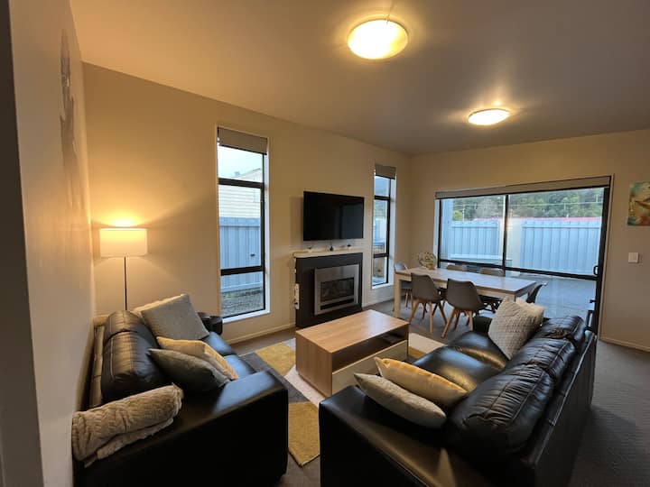 Modern Chalet, Spa, Mountain Views & Fireplace - Mount Ruapehu