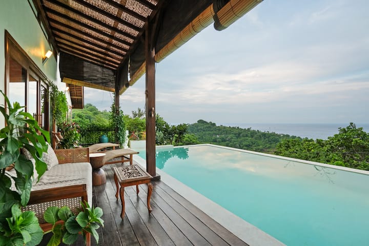 Sana Villa | Private Oceanview Hillside Retreat - Seraya