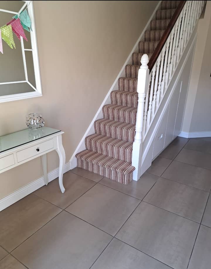 Bedroom In Glanmire, With Parking - Cobh