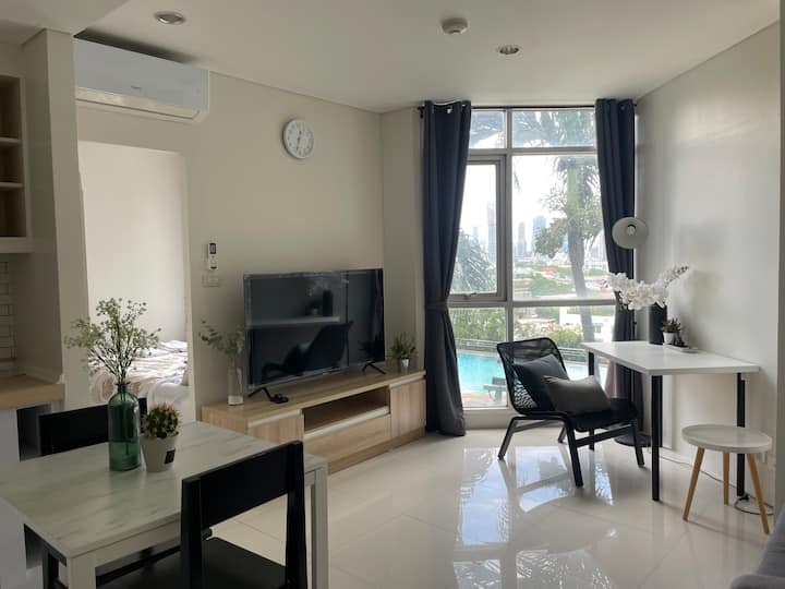 Pretty 1br Lumpini Place Water Cliff Narathiwas 24 - Bangkok