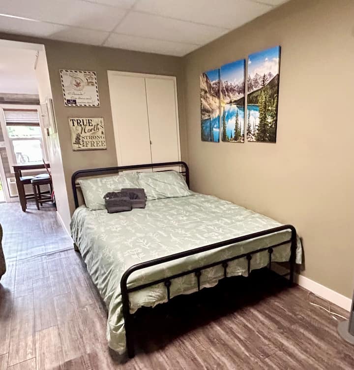 Canada Themed Suite | Central - Lethbridge