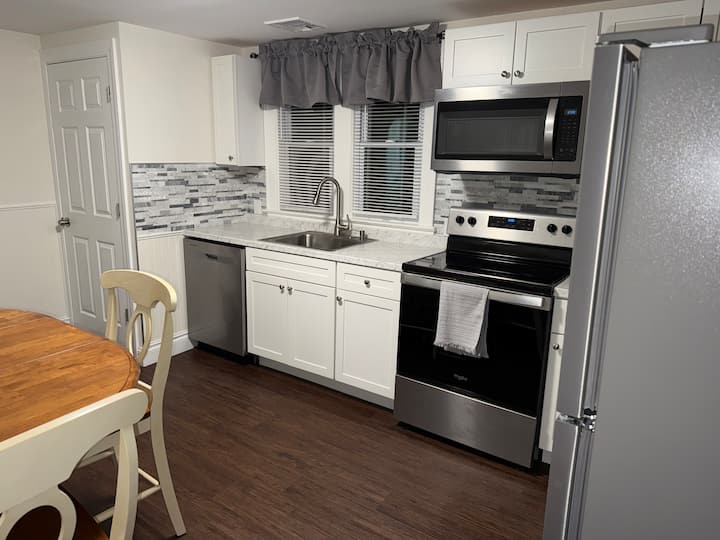 2 Beds 1 Bath Entire Unit - Connecticut