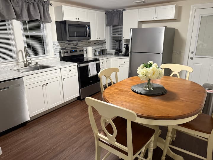 2 Beds 1 Bath Entire Unit - Waterbury, CT