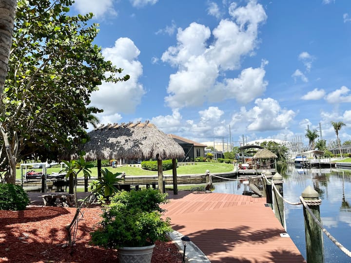 Amazing View Gulf Access, Pool Home - Cabo Coral