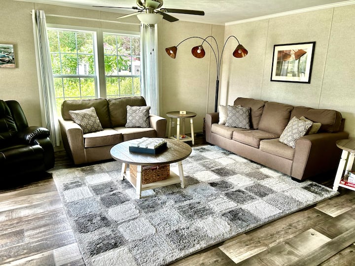 River Road Retreat - Seneca Falls, NY