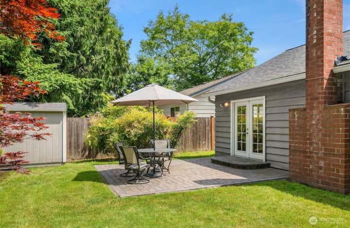 House/ Garage / Fenced Yard/ac - Redmond, WA