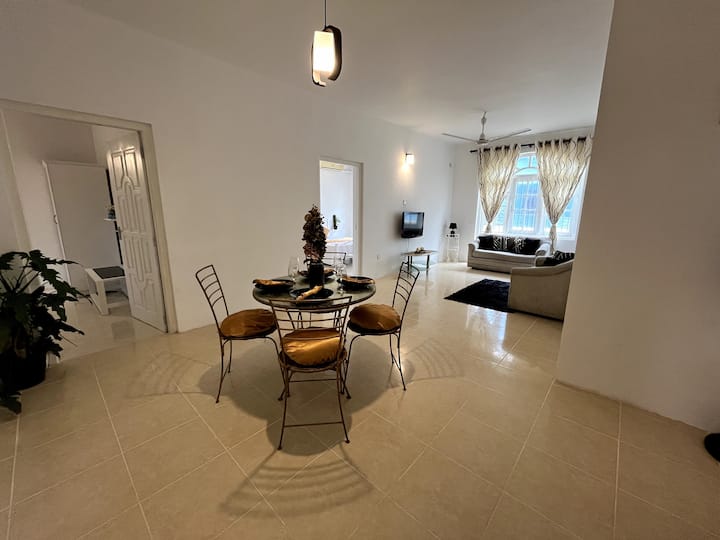 Beachside Haven: 2br Apartment | Bambalapitiya - Colombo