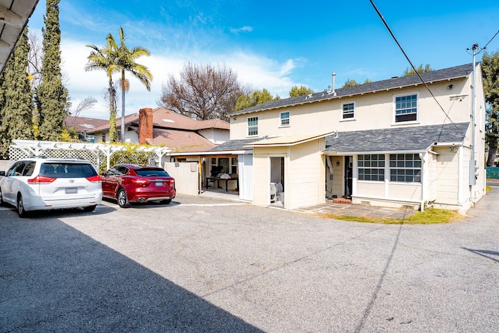 Cozy Townhouse Facing Golf Course W/ Self Check In - San Gabriel, CA
