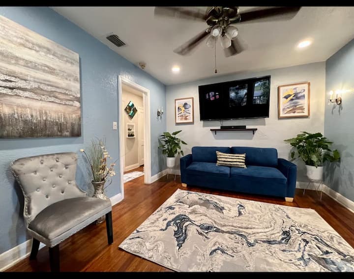 Cozy Bungalow In Historic Tampa - Tampa, FL