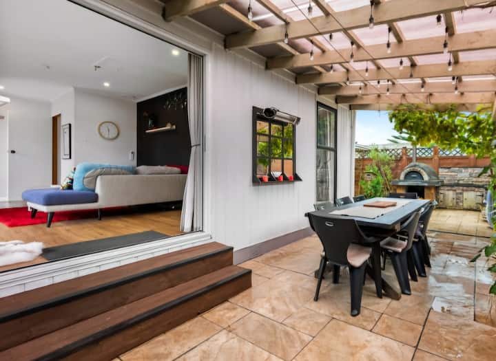 The Best Nest Out West - Auckland