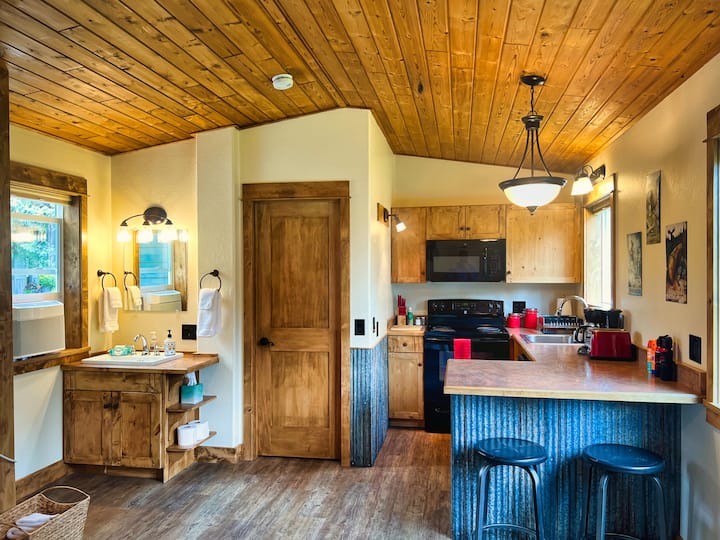 Cozy Cabin-  Central Location & Near Glacier - Columbia Falls, MT