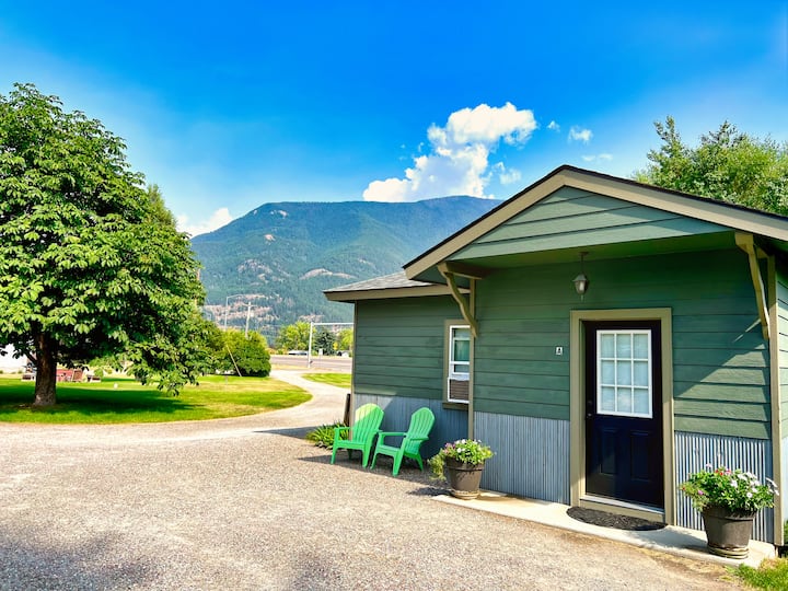 Cozy Cabin-  Central Location & Near Glacier - Columbia Falls, MT