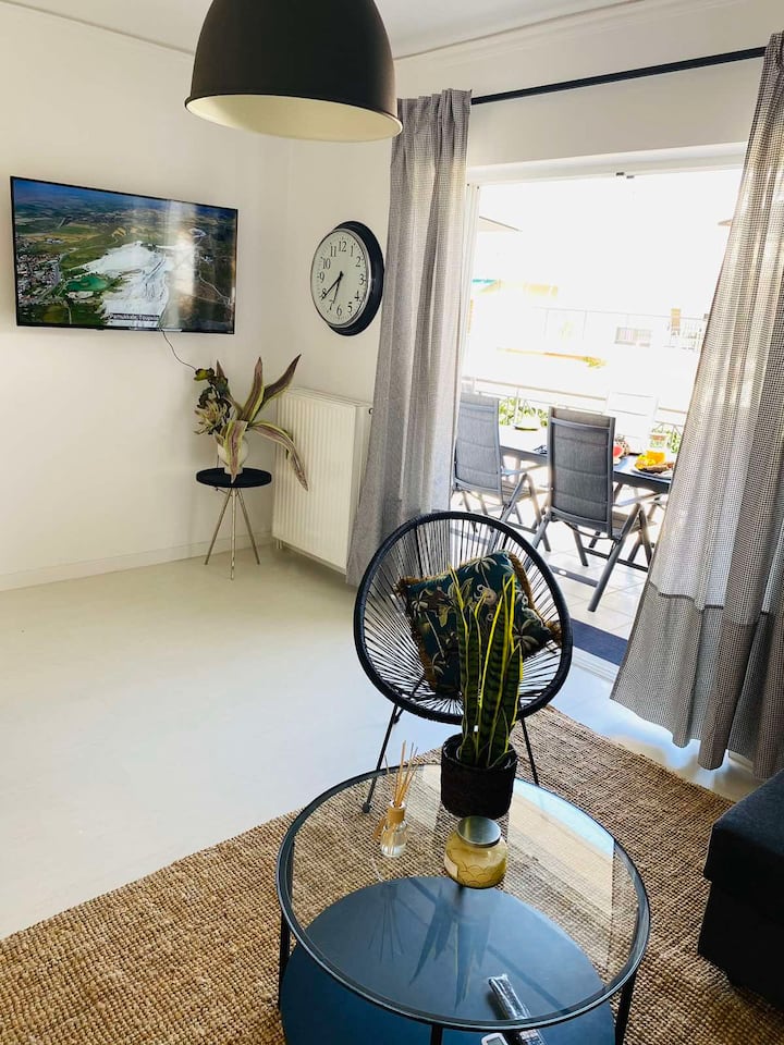 Huge Accomodation With Acropolis View. 12 Prs 4bdr - Athènes