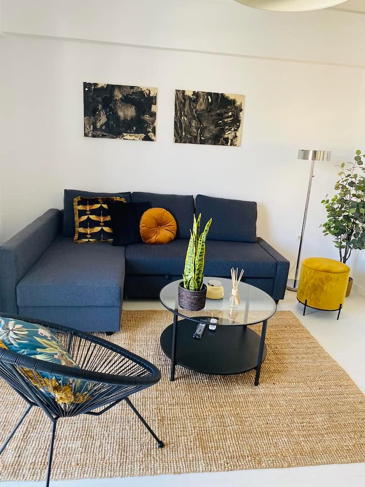 Huge Accomodation With Acropolis View. 12 Prs 4bdr - Athens