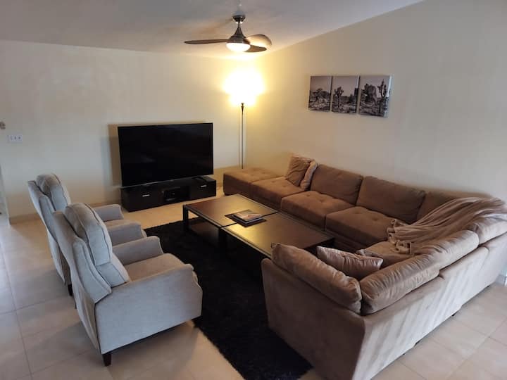 Private Luxury Villa 1 Ac Of Family-friendly Bliss - Apple Valley, CA
