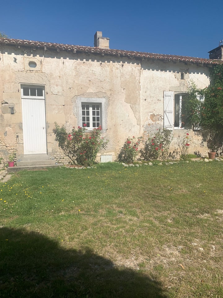 Longere Charentaise En Campagne - Juignac