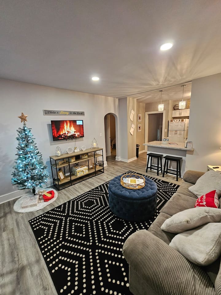 Becky's Bee Hive: Clean, Cozy And Affordable! - Ironwood, MI