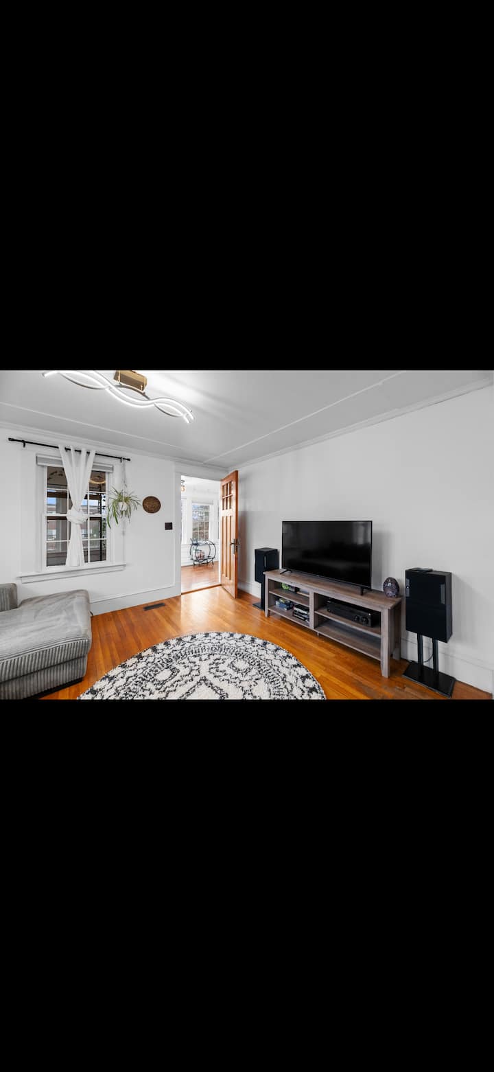 Cozy 3br • Office • Sauna • Near Downtown Augusta - Augusta, ME