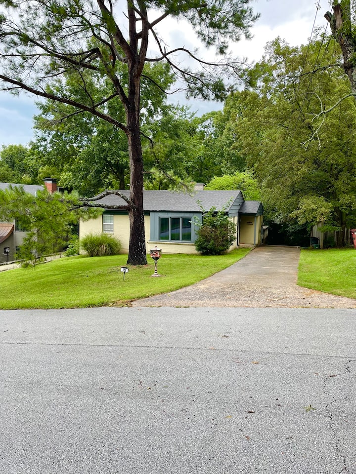Cute Cottage In Historic Dist - Fayetteville, AR