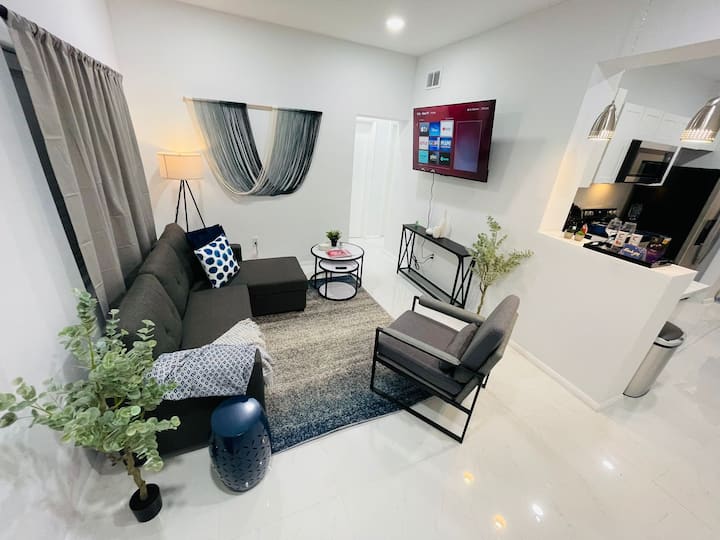 Zen House In Miami And Free Parking - Miami Gardens, FL