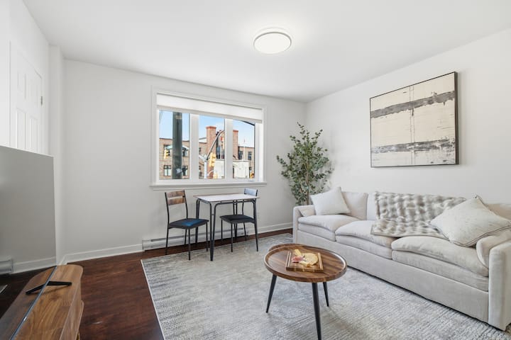 Two Bedroom Cozy Retreat In Downtown St John's - Saint John's