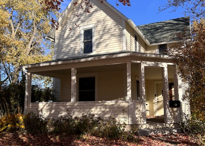 1 Br/1 Ba Suite | Historic Home In Walkable Uptown - Ankeny, IA