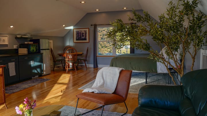 Trail Side Hideaway In The Woods - Medina, OH