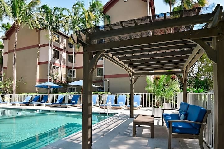 2 Units, Free Breakfast, Outdoor Pool - Plantation, FL