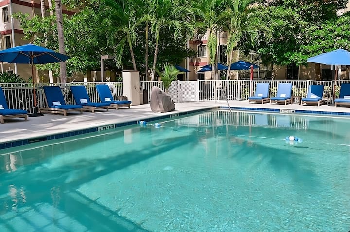 4 Suites W/ Free Breakfast, Kitchens - Plantation, FL