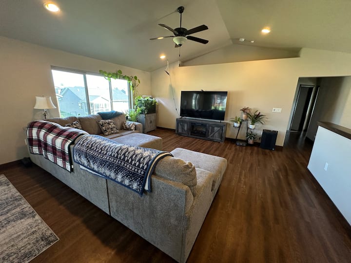 Private Room In A Beautiful Home Built In 2019 - Iowa City, IA