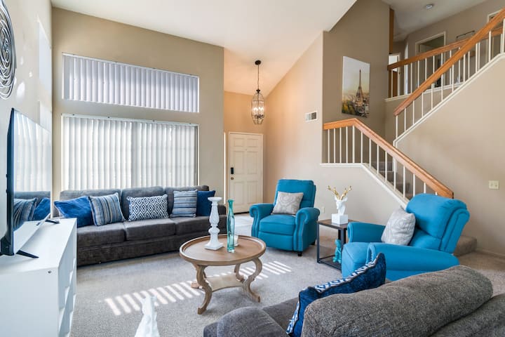 Riverside Getaway 5 Br | Sleeps 14 | Pingpong - Moreno Valley, CA