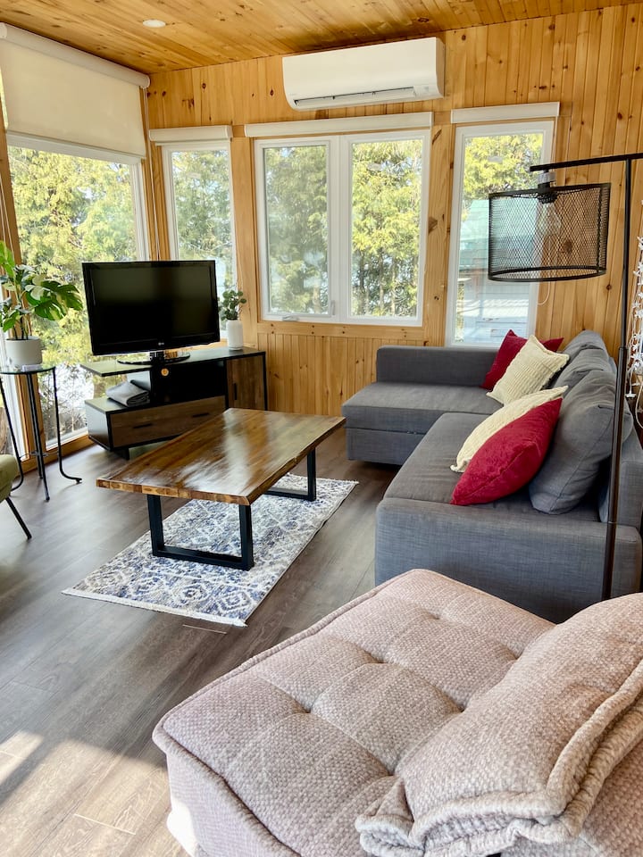 Cozy Lakeside Cottage On Lake Scugog - Kawartha Lakes