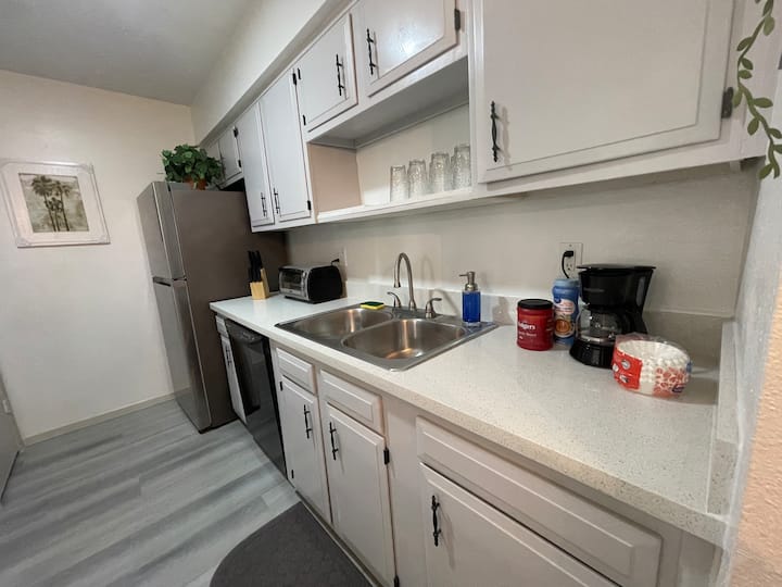 Great Location
 3 Beds & 2 Bath 
Clean & Safe - Briar Forest Drive – Houston
