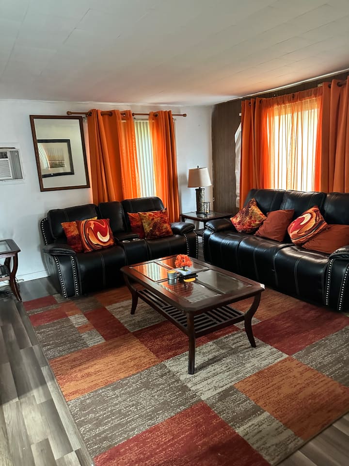 3 Bedroom, Close To Beaches, Wineries And Golfing. - Benton Harbor, MI