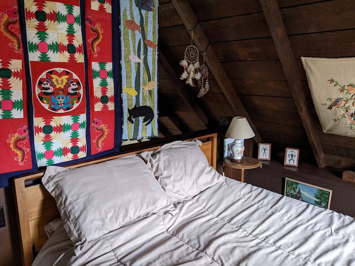 Queen Bed In Loft In Monterey Vista - 30 Day Min - Monterey, CA